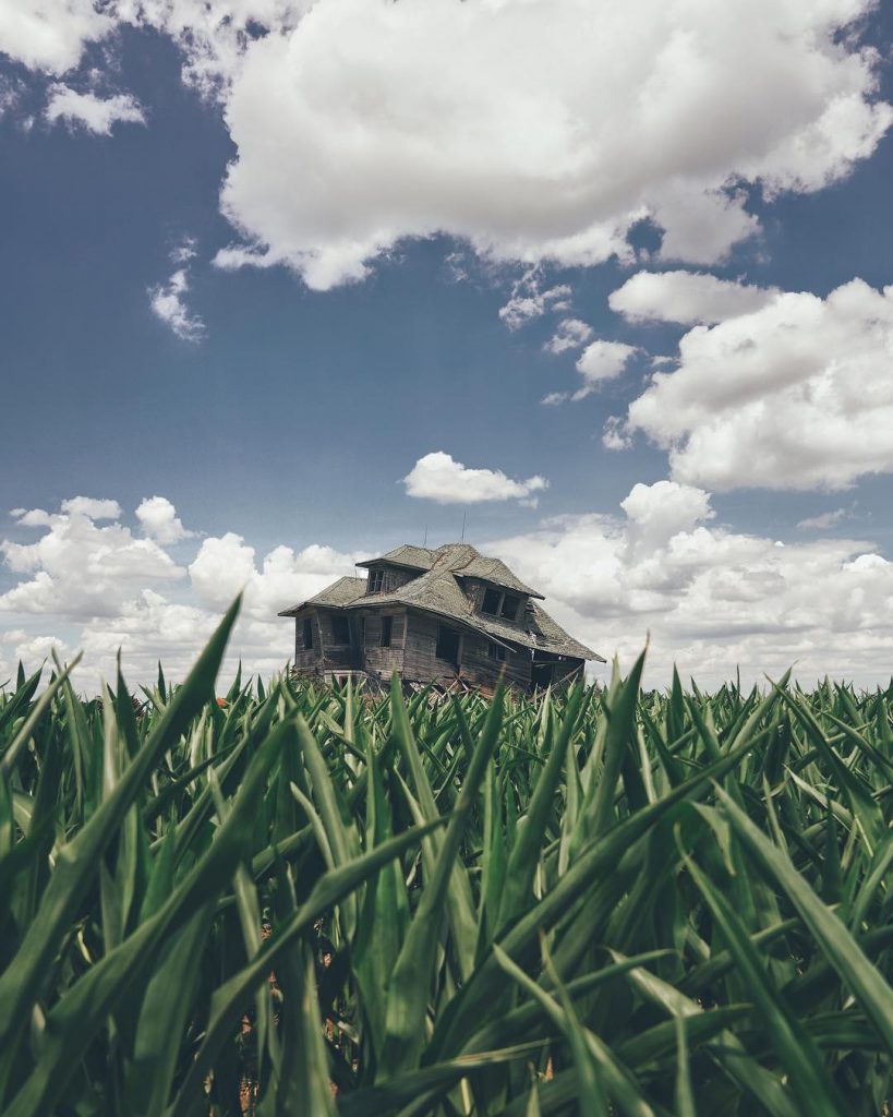 Self-Taught Photographer Captures Fascinating Houses Built In The ...